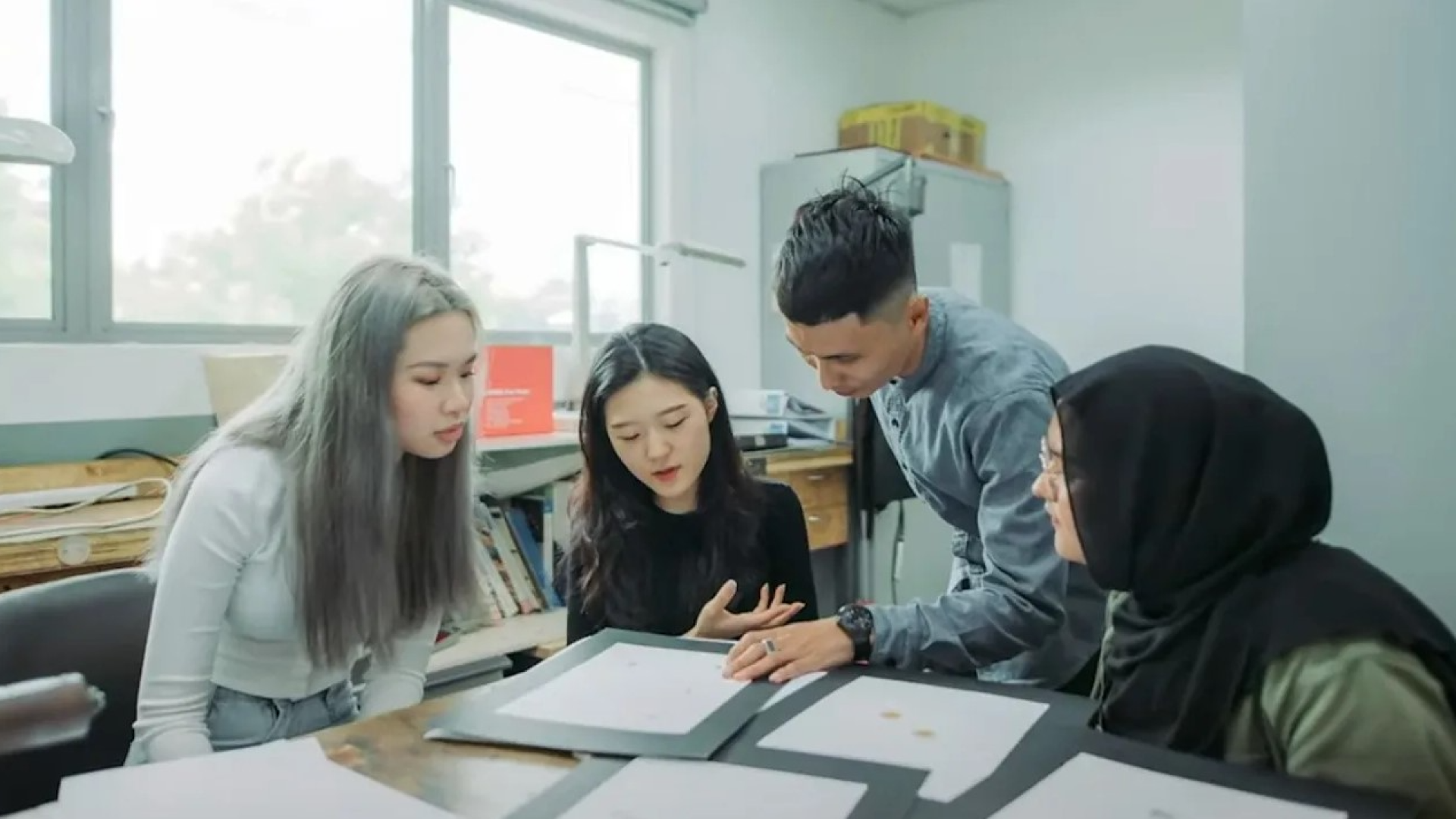 Professor fails entire class after AI bot takes credit for writing ...